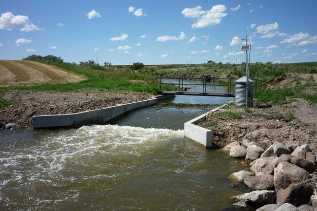 Water Flow Measuring Flumes – Alat Uji